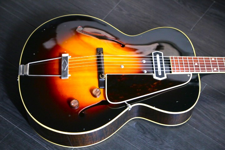 Archtop Tribute Custom ATC150CC Charlie Christian PU 新春セール期間限定価格 中古 ...