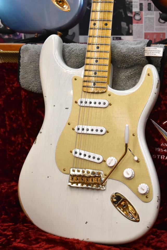 Fender Custom Shop 70th Anniversary 1954 Stratocaster Relic Desert Tan ...